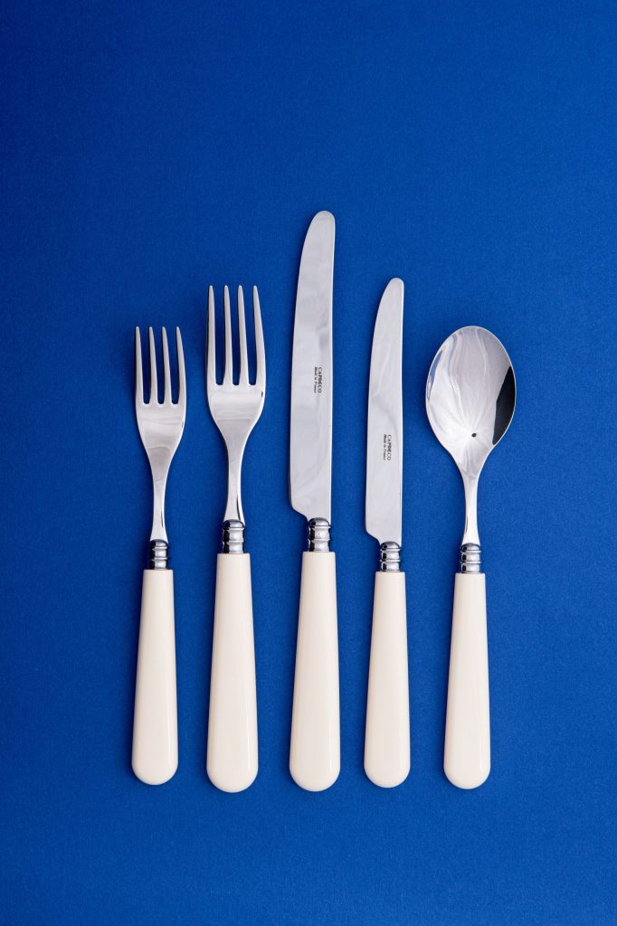 Solid colour 5 Piece Cutlery Set - Ivory - Signature Editions